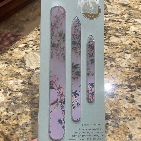 Plum Pretty Sugar | Bath & Body | 3 Piece Crystal Nail Files | Poshmark